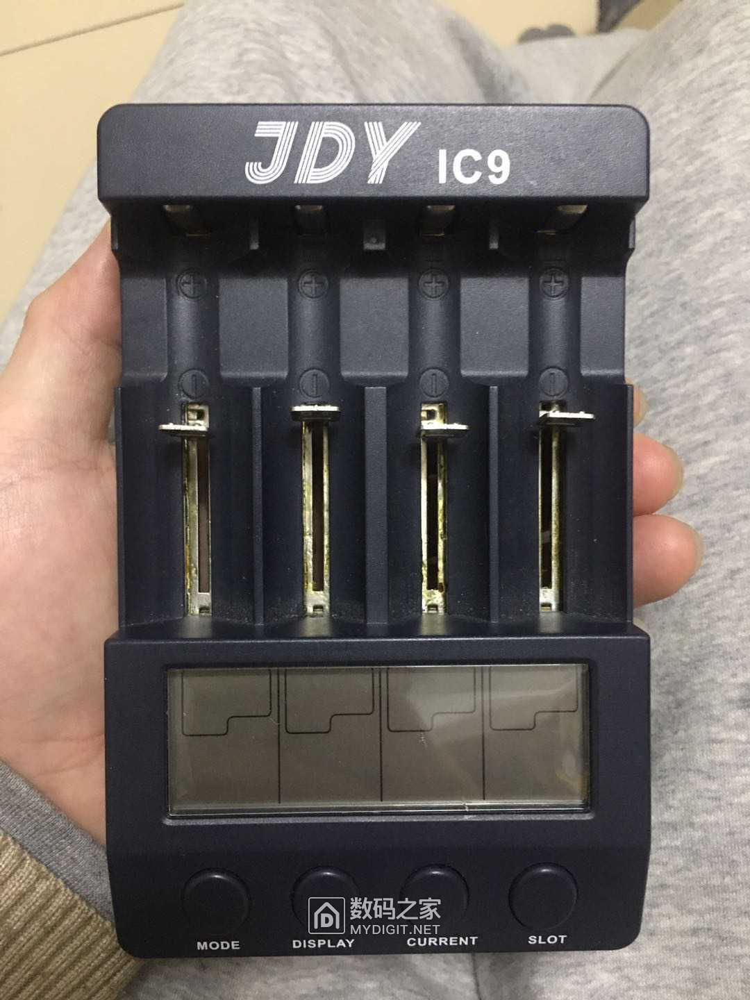 拆解JDY IC9充电器 锂电镍氢镍铬通用型 - 拆机乐园 数码之家