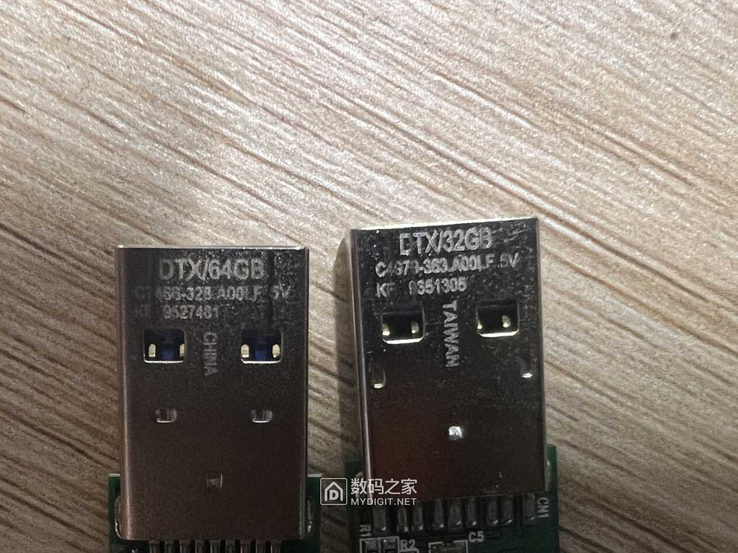扯开两个金士顿DTX U盘看看，求辨认哪个是正品？烫烫烫烫烫 - U盘存储技术 数码之家