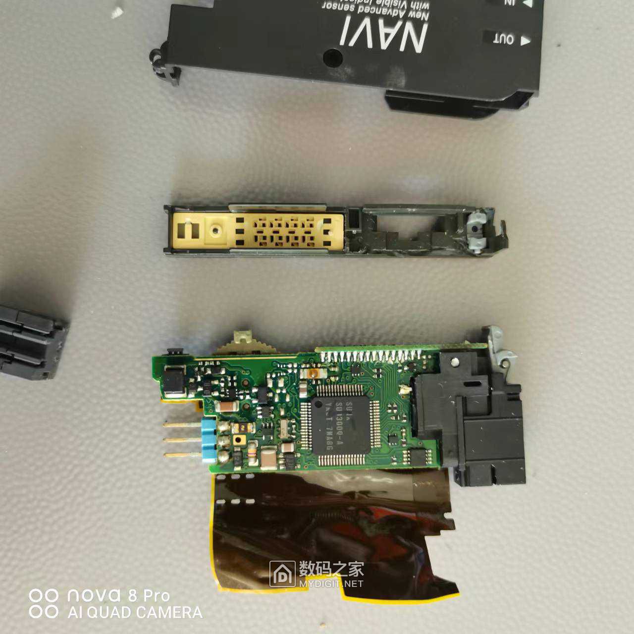 拆解松下红外传感放大器NAVI FX-301P - 行业拆客 数码之家